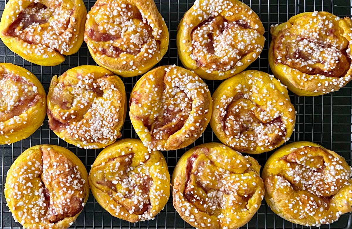 Saffransbullar med vanilj och hallon - Mjölmix